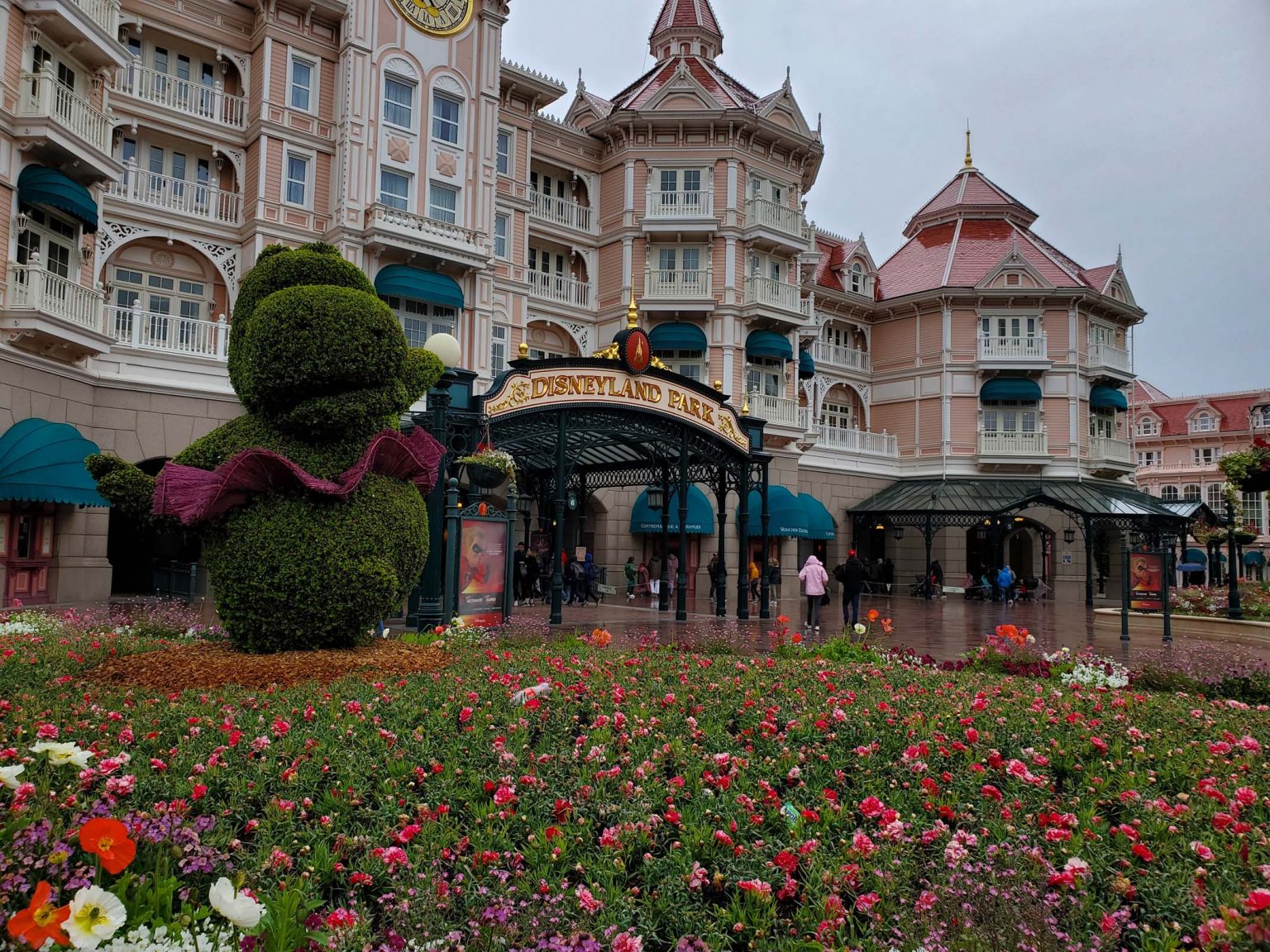 A Guide To Disneyland Paris From A Floridian's Perspective - Zombie Bunny