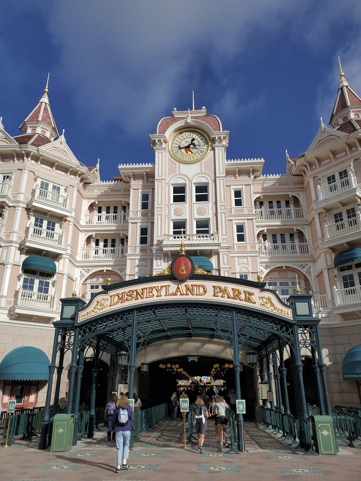 A Guide To Disneyland Paris From A Floridian's Perspective - Zombie Bunny